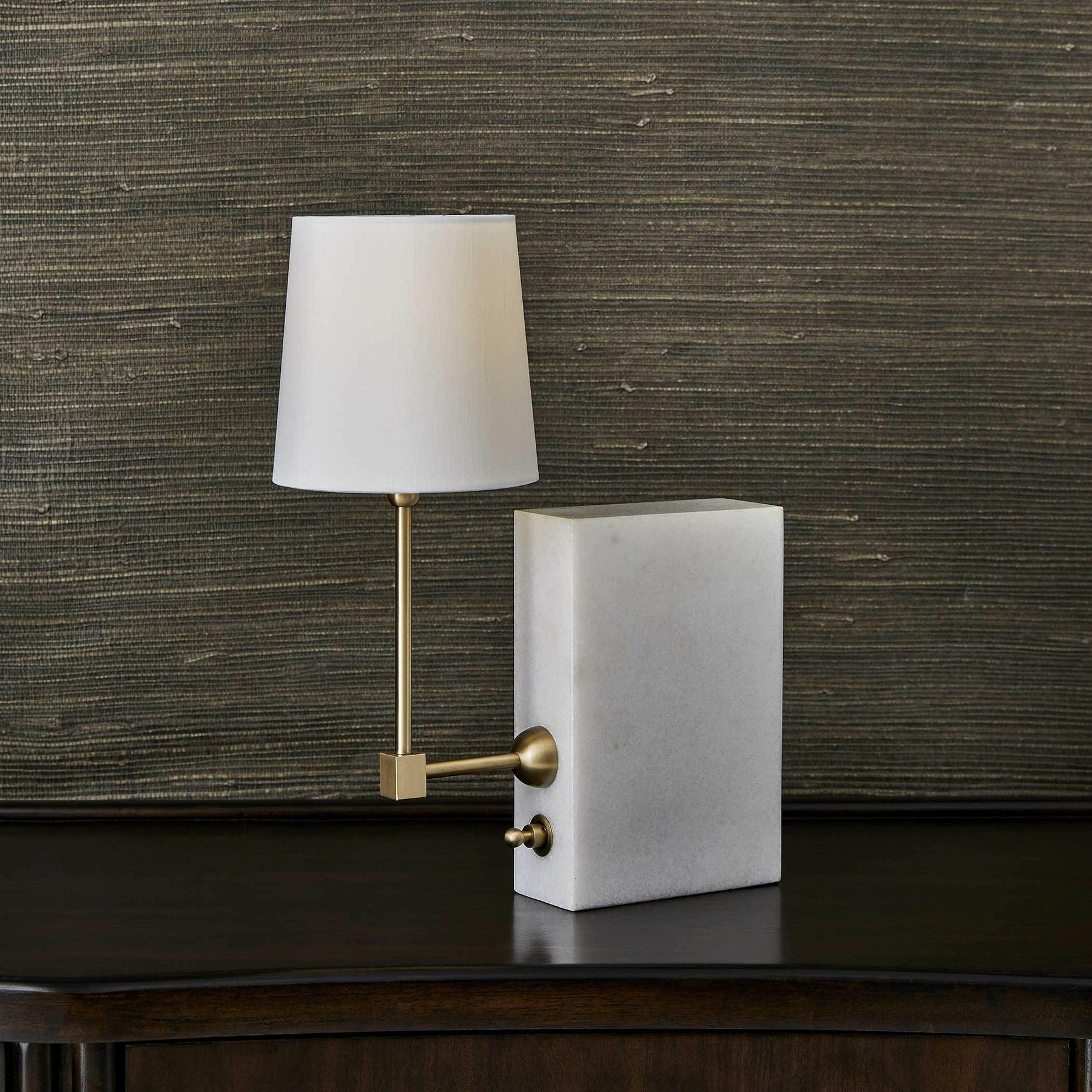 on a Shelf Mini Lamp - White Marble/brass– House of Isabella UK